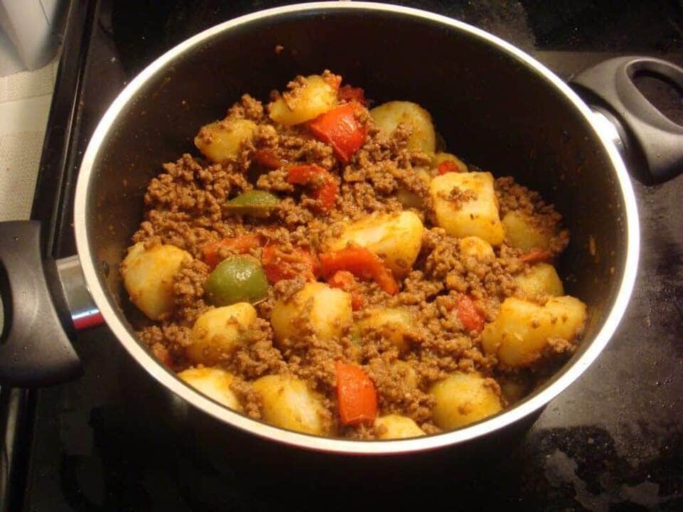 Como fazer carne moída com batatas