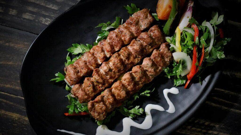 Aprenda a Fazer a Receita de Kebab, uma Delícia Culinária para Saborear