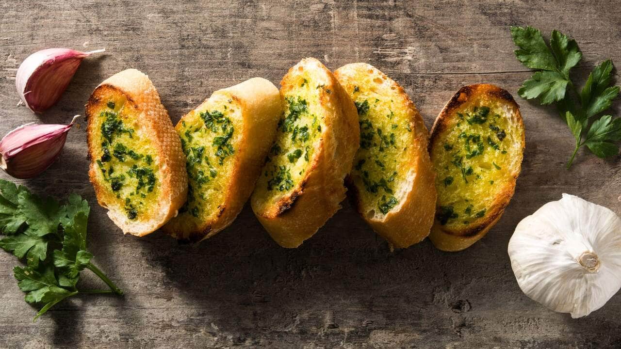 Aprenda a fazer pão de alho caseiro e surpreenda seus convidados ...