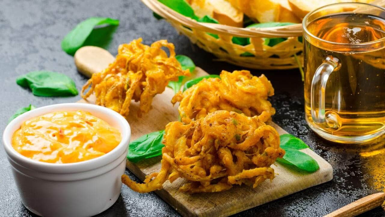 Como fazer a receita de cebola crispy, um petisco crocante e delicioso