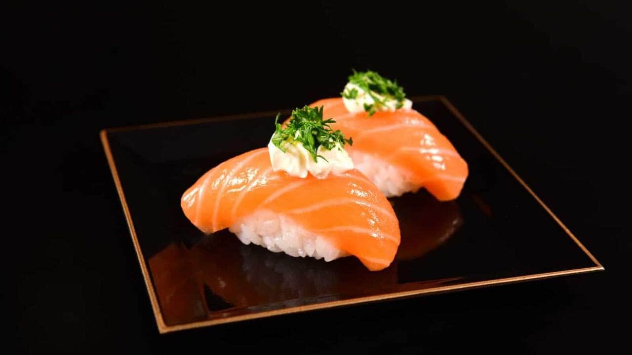 Como fazer sushi com salmão? 5 receitas fáceis
